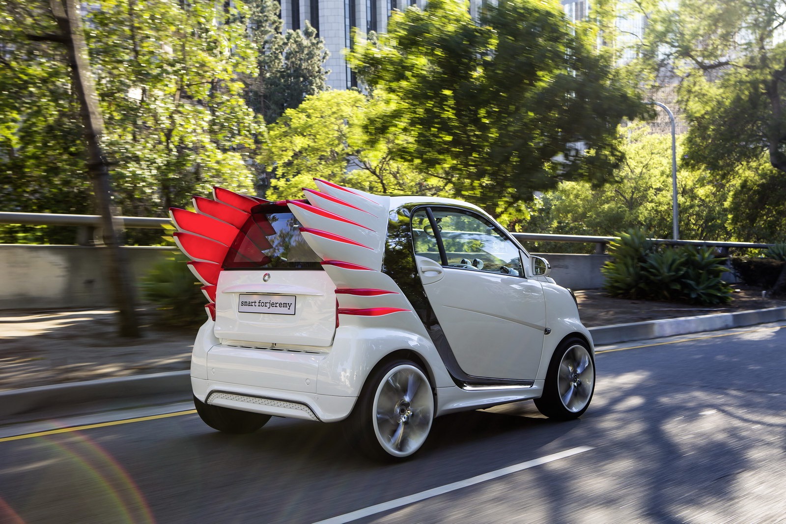 Une Smart angélique, par Jeremy Scott | POA